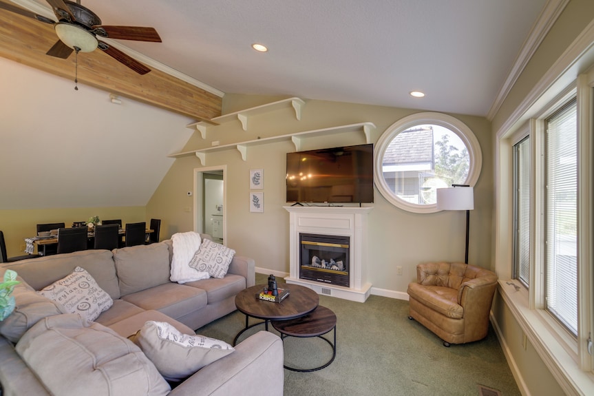 Jackson Lakefront Getaway W/ Balcony, Dock Access - Waterloo State Recreation Area, Chelsea