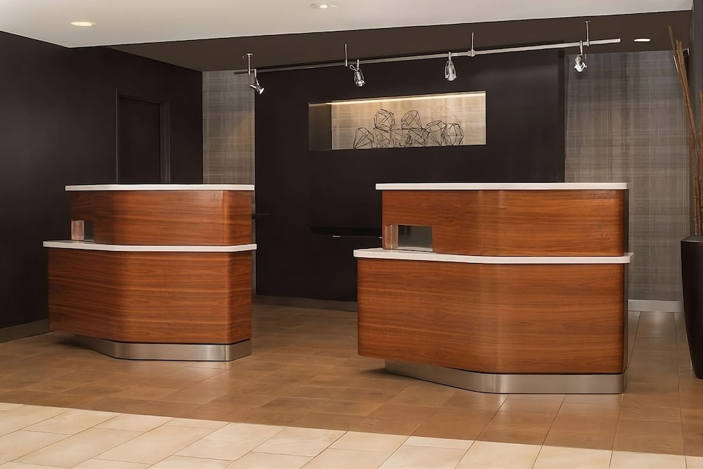 Ensuring A Very Comfortable & Memorable Stay! Pets Are Allowed, W/ Indoor Pool! - Bothell, WA