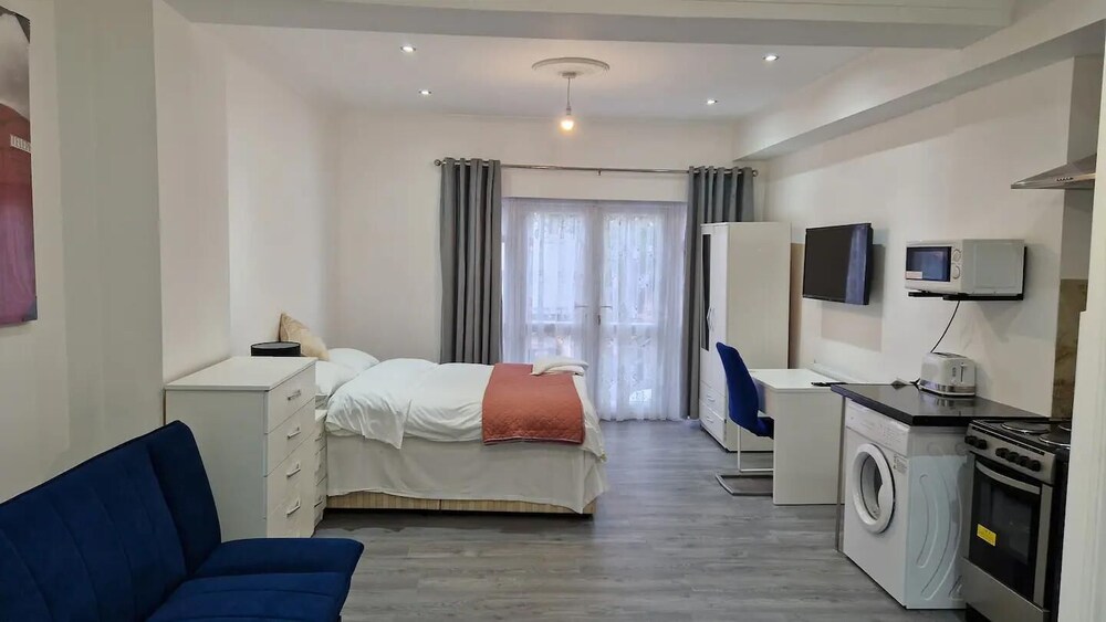 Impeccable 1-bed Apartment In Ilford - 그리니치