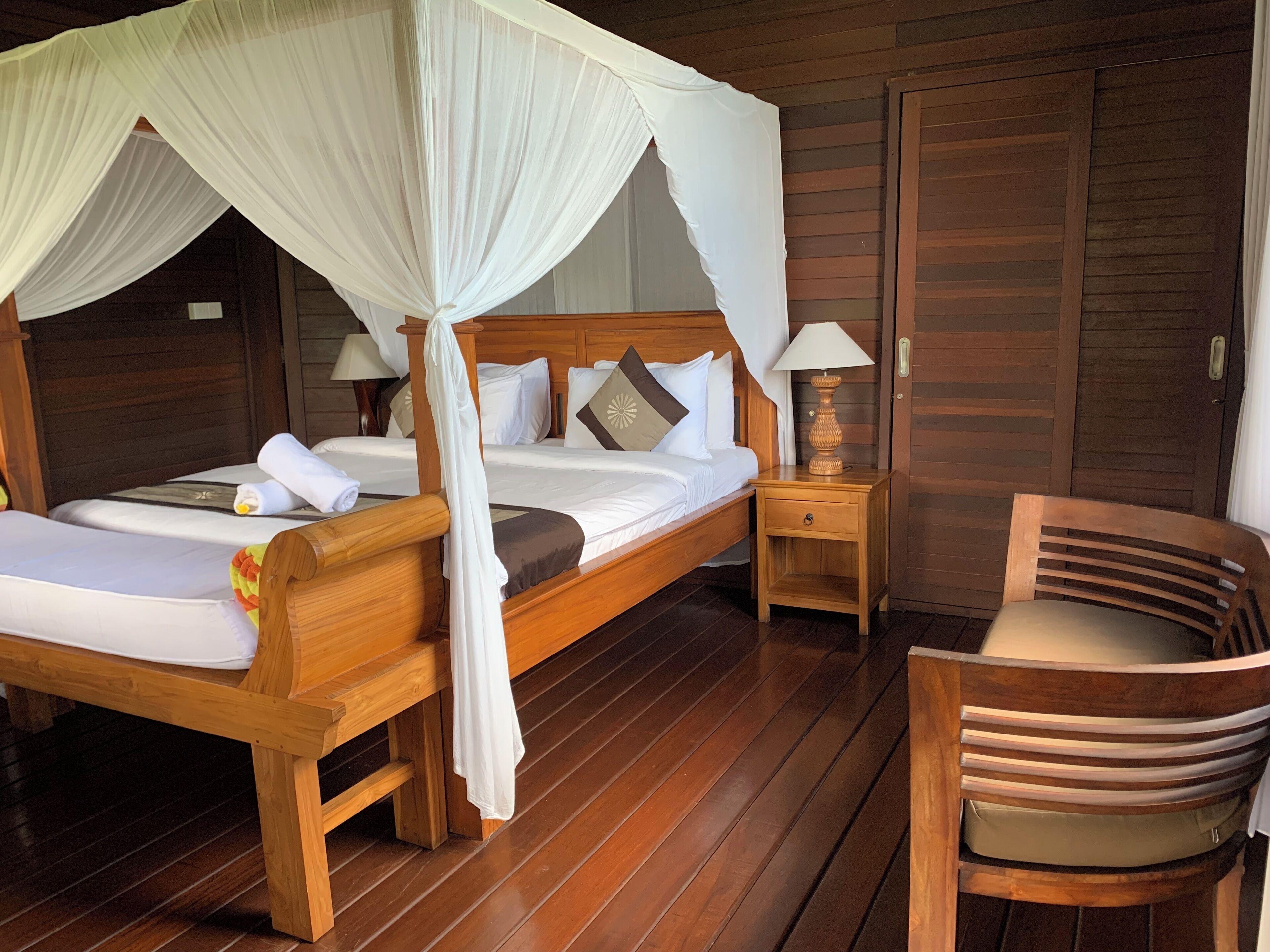 Quarto casal luxo, 1 quarto, sacada, vista para a montanha | Roupas de cama antialérgicas, camas Select Comfort, frigobar
