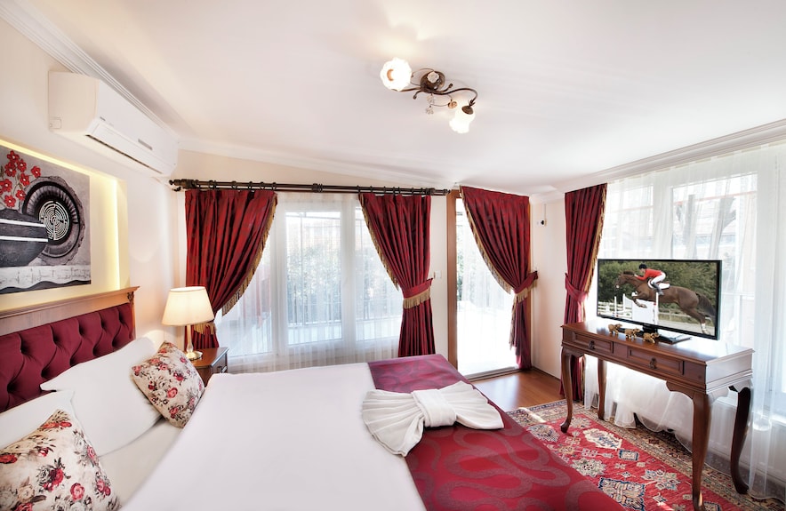 Cozy Apartment In Old City Center Up To 4 People With A Large Terrace - Cihangir