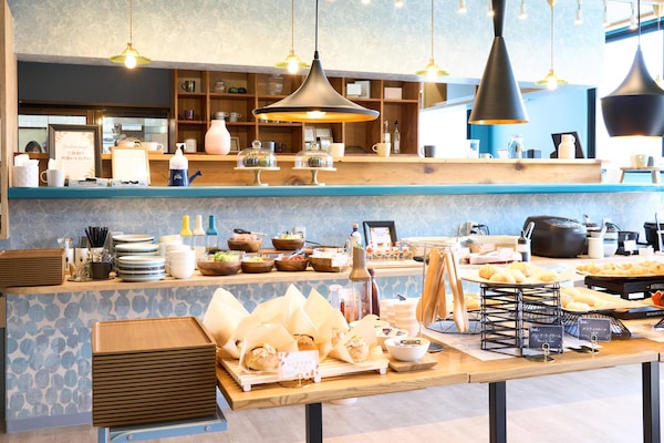 Pequeno-almoço tipo buffet diário mediante uma taxa