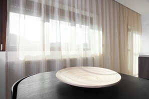 Apartamento Familiar | Cozinha privada | Um frigorífico, um forno, uma placa de cozinha