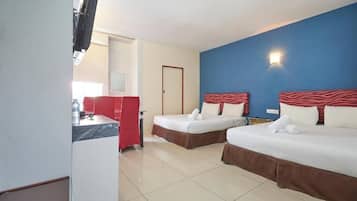 Quarto quádruplo luxo | Escrivaninha, Wi-Fi de cortesia
