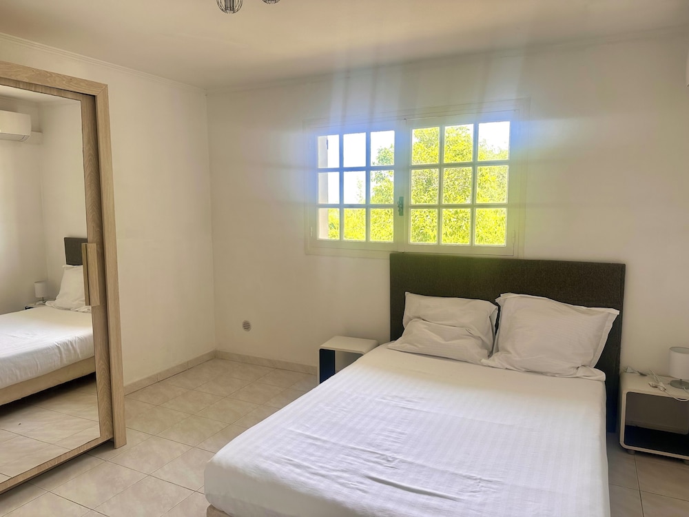 Family Vacation House With 7 Bedrooms, Pool And Parking - Vallauris