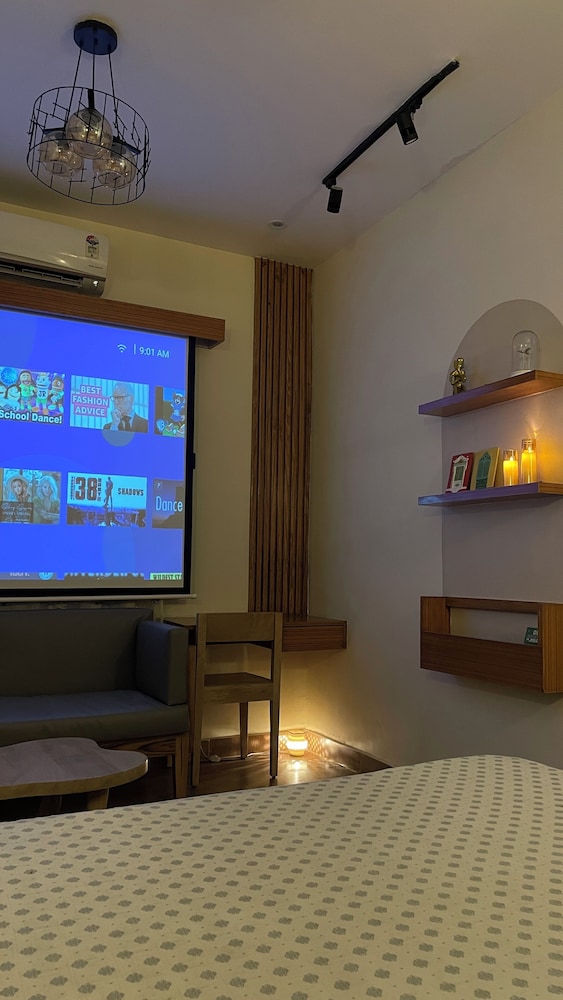 Nirvair Farmhouse - Private Cozy Villa In South Delhi With Garden And Projector - Delhi