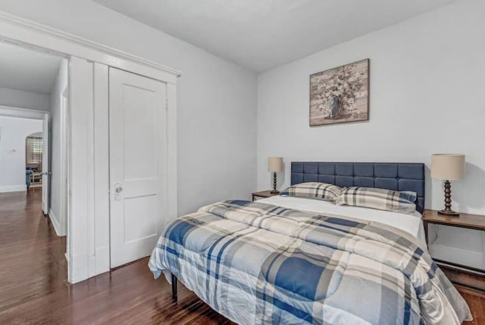 Newly Renovated G. Floor House:3 Bedrooms With Living Dining & Large Kitchen - Buffalo, NY