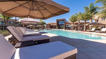 Apartamento | 4 quartos, cofre com capacidade para portátil, secretária