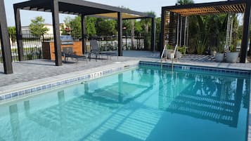 Apartamento | 3 quartos, secretária, internet de alta velocidade