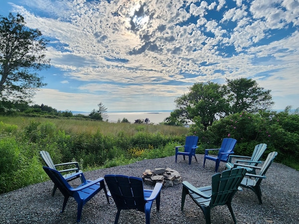 *New* Home On The Hill "Taigh Na Bienne" - Cape Breton Island