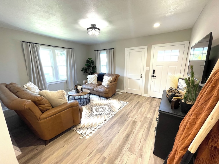 Newly Renovated Upper Floor! - Kansas