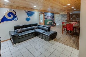 Casa, 4 quartos | Área de estar | Smart TV