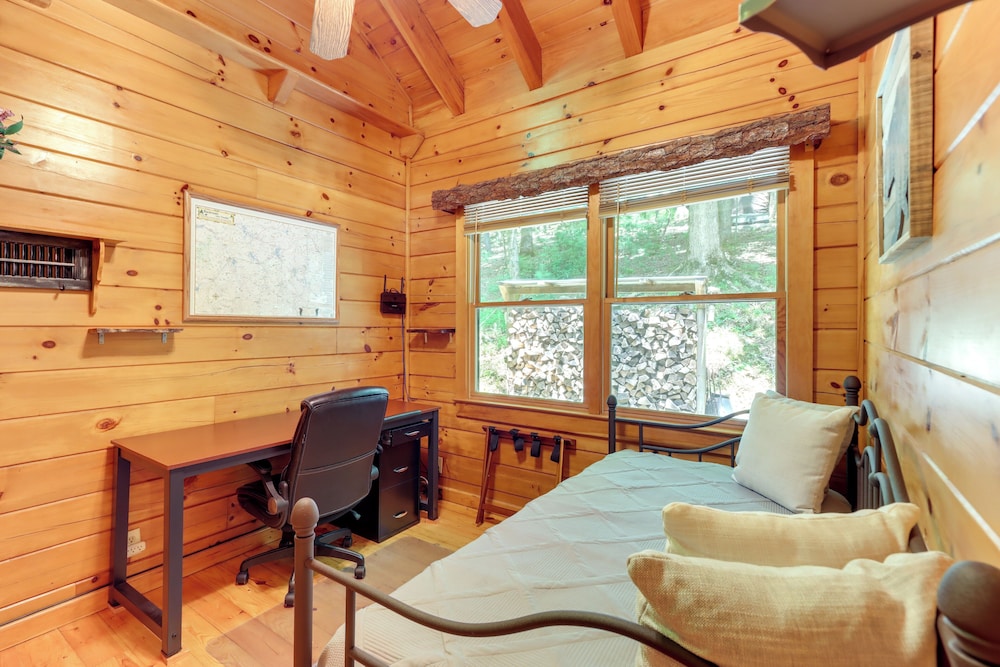 Ellijay Cabin W/ Deck And Hot Tub! - Ellijay, GA