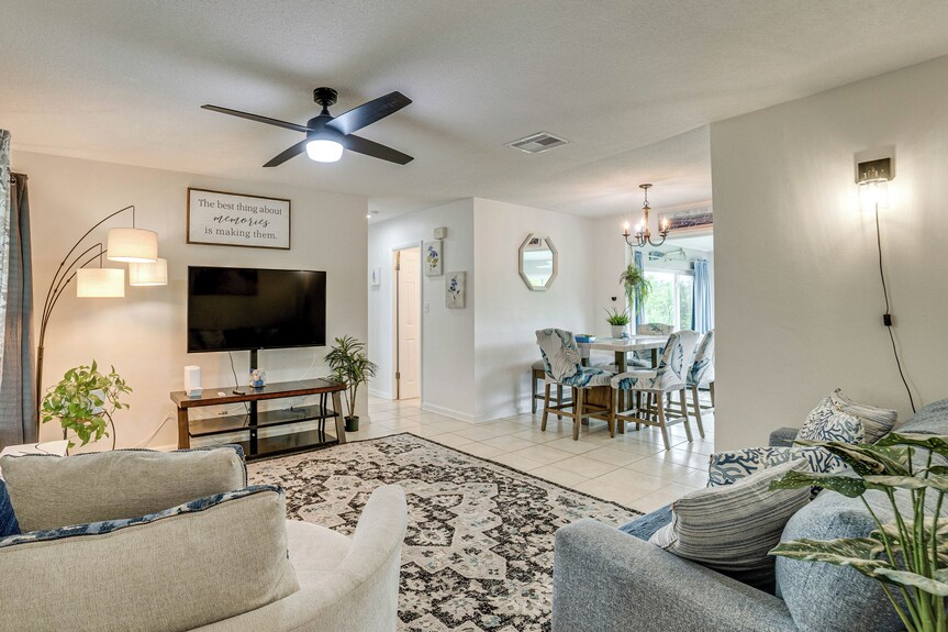 Port Charlotte Home W/ Sunroom, Grill & Fire Pit! - Port Charlotte, FL