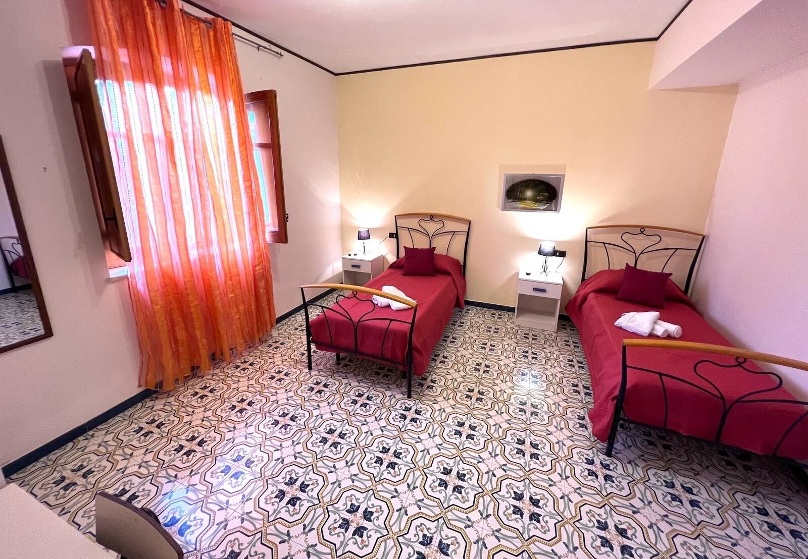 Sea ​​View Villa\n\n - Trabia