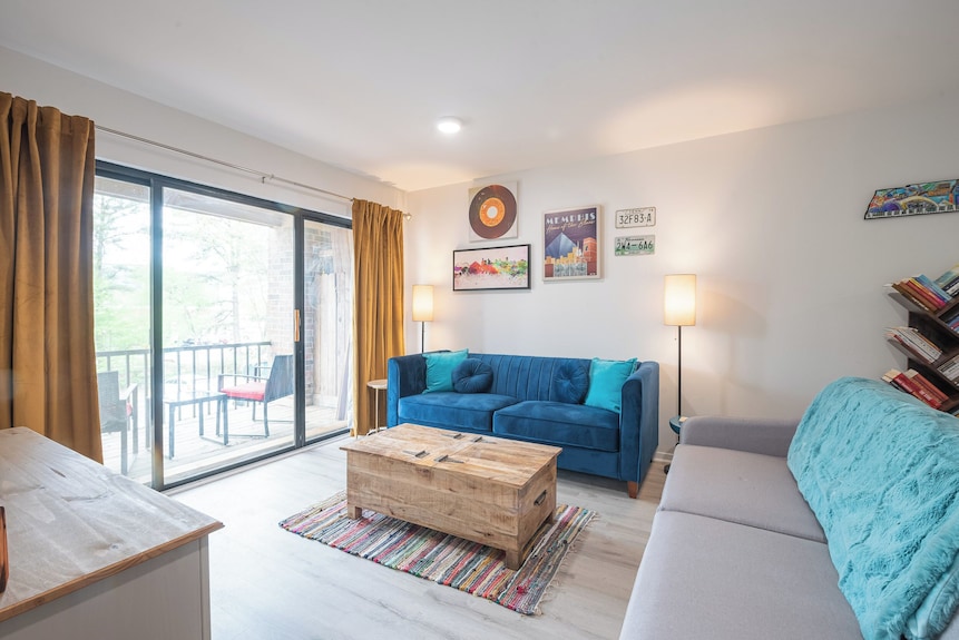 Top Floor Condo In Germantown Memphis - Pool & Convenient To Hospitals & More! - Memphis, TN