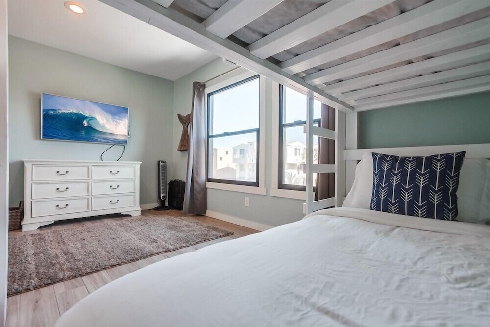 Top Level * Centrally Located * Steps To Ocean - San Diego, CA