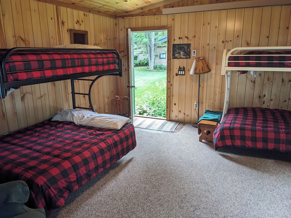 Cabin On Soo Lake. Enjoy The Views Of The Lake 66' From Water's Edge. - South Fork, WI