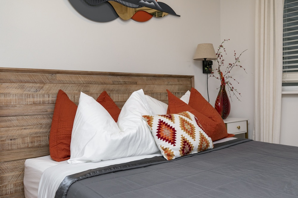 Family-friendly Home Near Airport And Downtown With Plenty Of Quality Amenities - Summerset Winery, Indianola