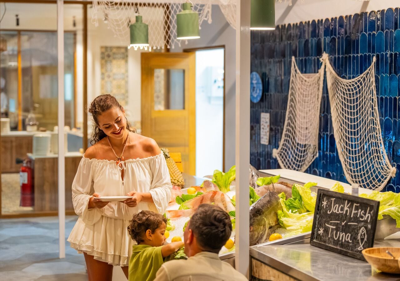 4 restaurantes: opção de café da manhã, almoço e jantar