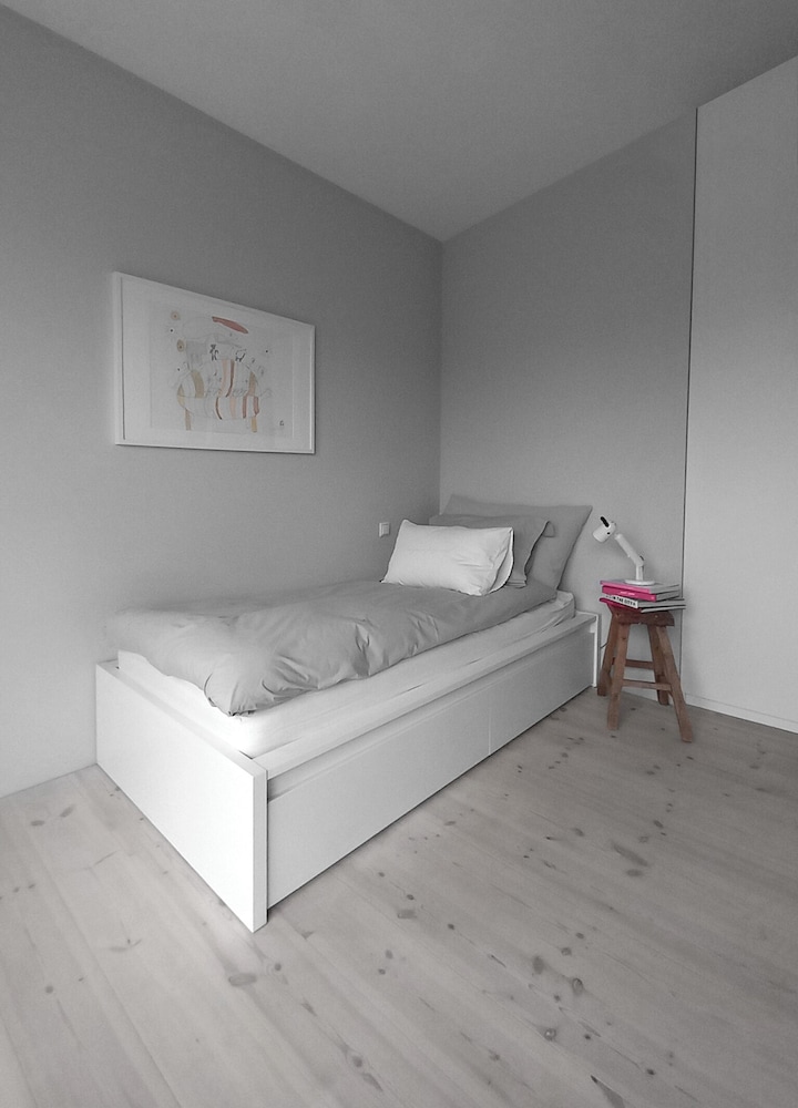 Beautiful New House W/hot Tub - 30 Min From Reykjavík - Iceland