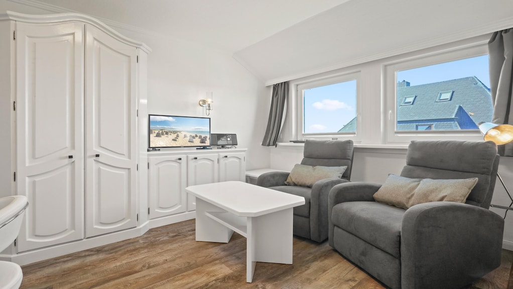 Magnificent Side Sea View Of The Open North Sea! This Stylish 1-room - Amrum