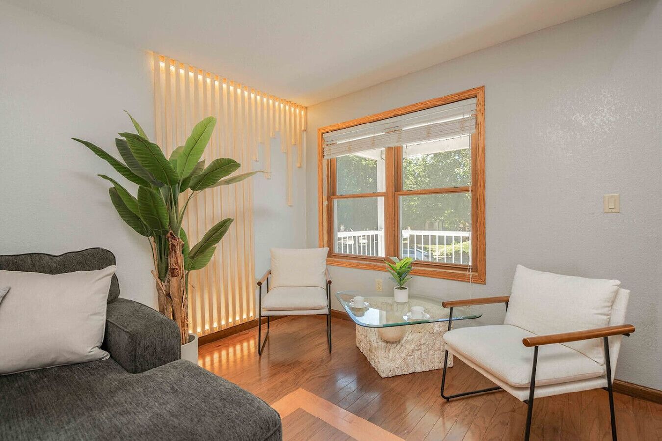 Grand Palace Cottage Escape - Sioux Falls, SD