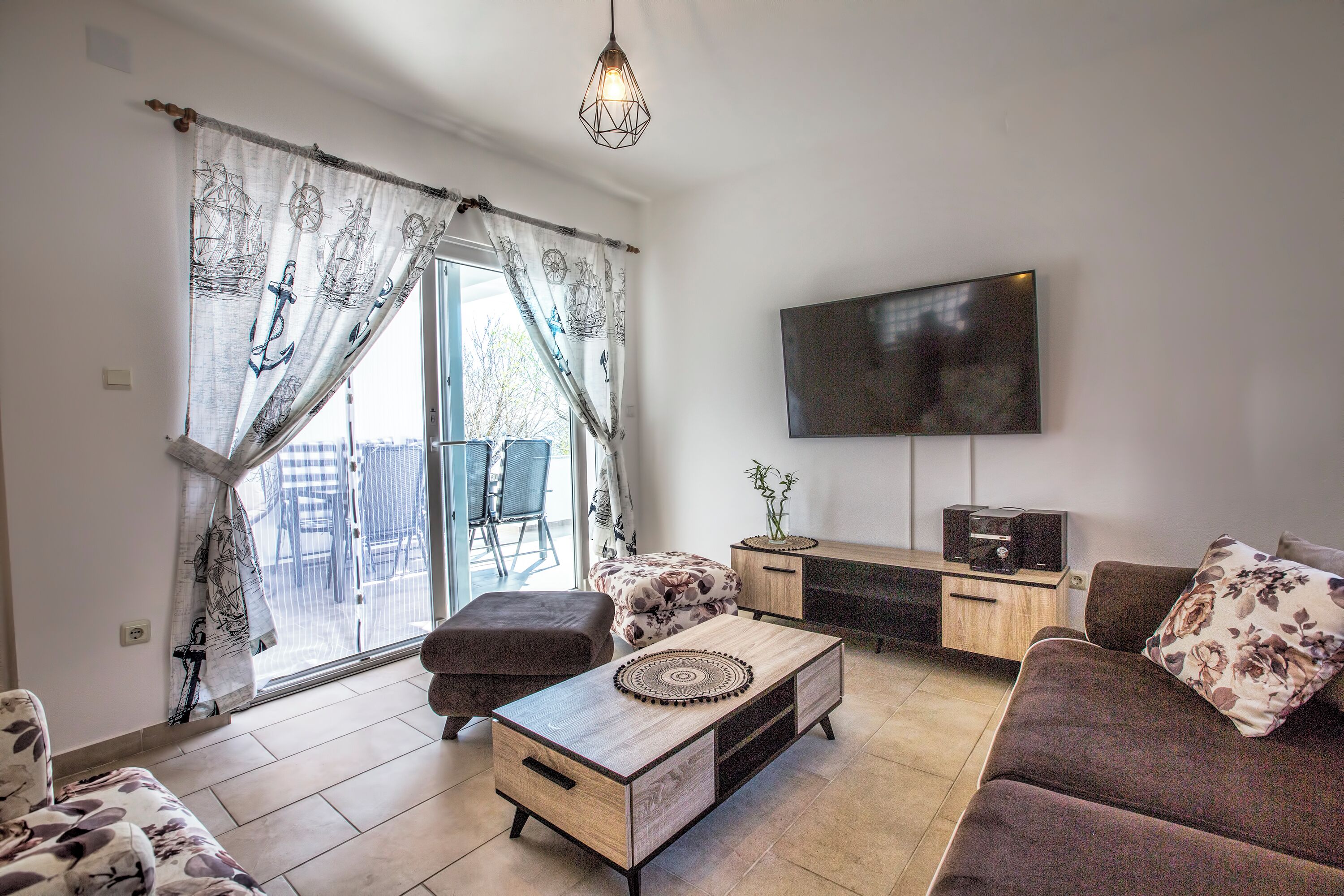 3 Bedroom Private Vacation Home In Cesarica - Karlobag