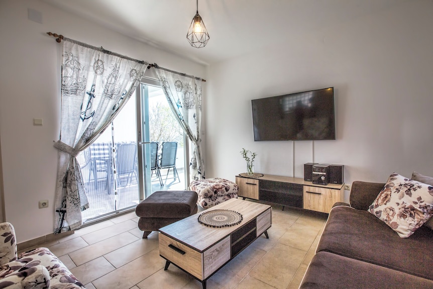 3 Bedroom Private Vacation Home In Cesarica - Karlobag