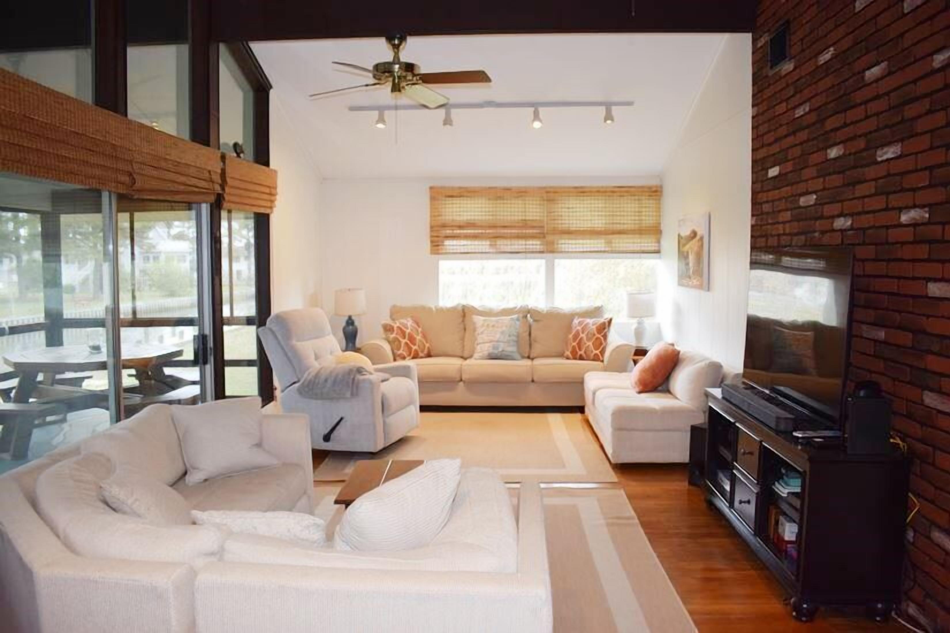 Kingslanding- 4br | Canalfront | Screened Porch - Chincoteague, VA