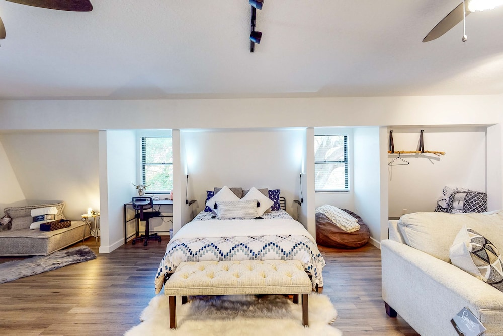 Modern Apartment With Enclosed Yard, Central Ac, & Kitchenette - Dog-friendly - Oviedo, FL
