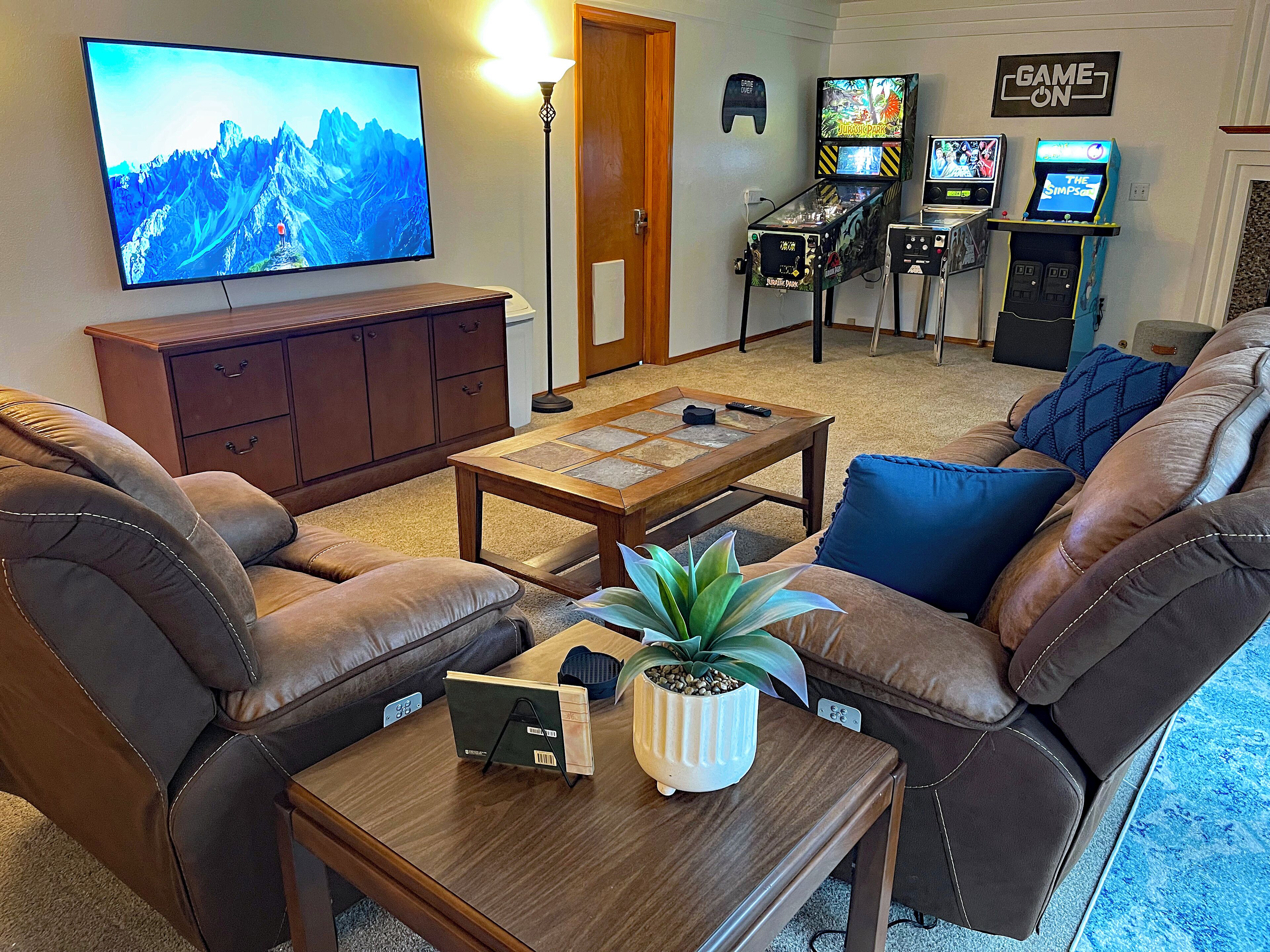 Riverside State Park 3,000 Ft. Home, Spa, Private Arcade, Fire-pit, 5bd - Suspension Bridge, Spokane