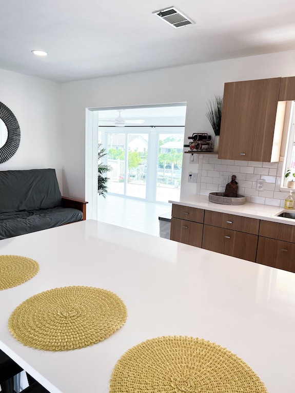 Waterfront Tranquil Paradise.
Relax & Enjoy Beautiful Sunsets From Your Dock! - 마나소타 케이