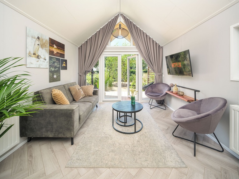 Romantic, Luxury Accommodation Fully Furnished With Fully Equipped Kitchen. - Arnhem