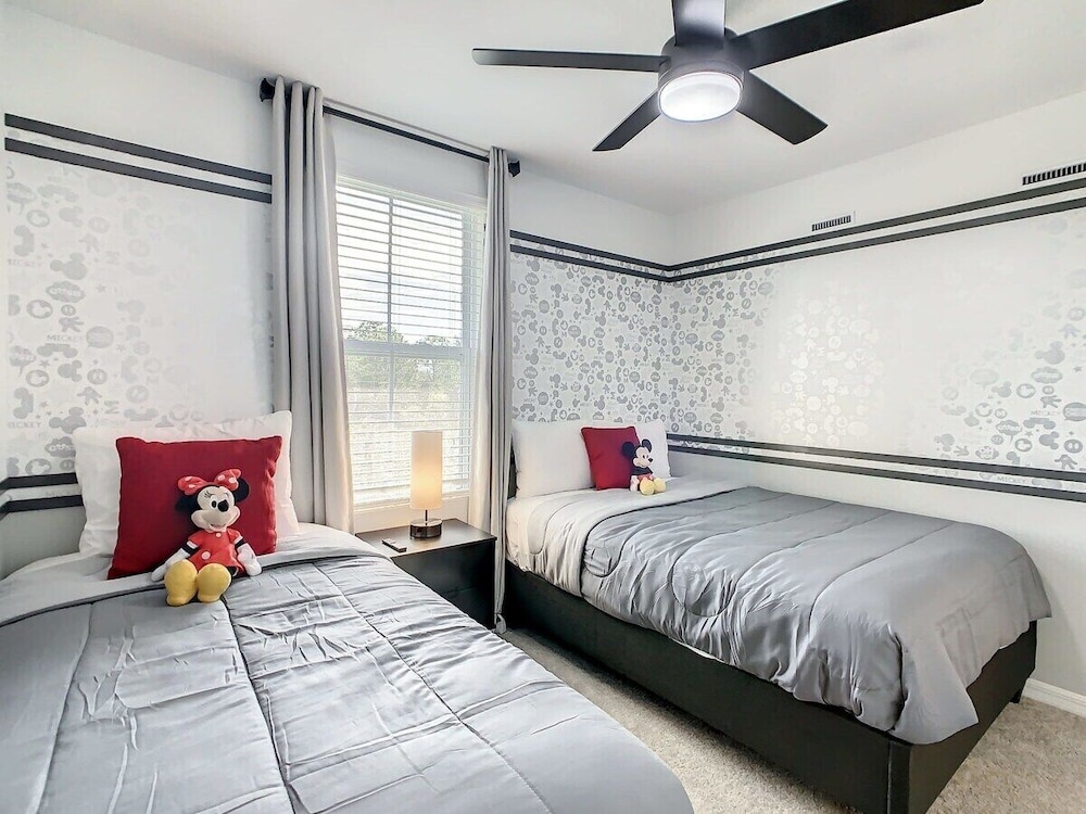 Family Fun Hideaway/themed Room & Resort Access - Davenport, FL