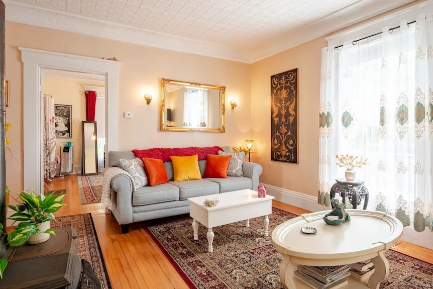 7br Hilltop Retreat · 2 Kitchens, Decks & Fire - Damariscotta, ME