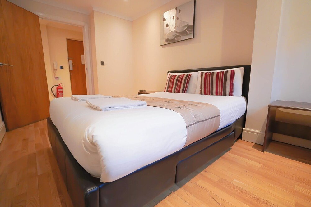 *Reduced Rate* Trendy Waterloo Apartment Zone 1 - London | Vrbo