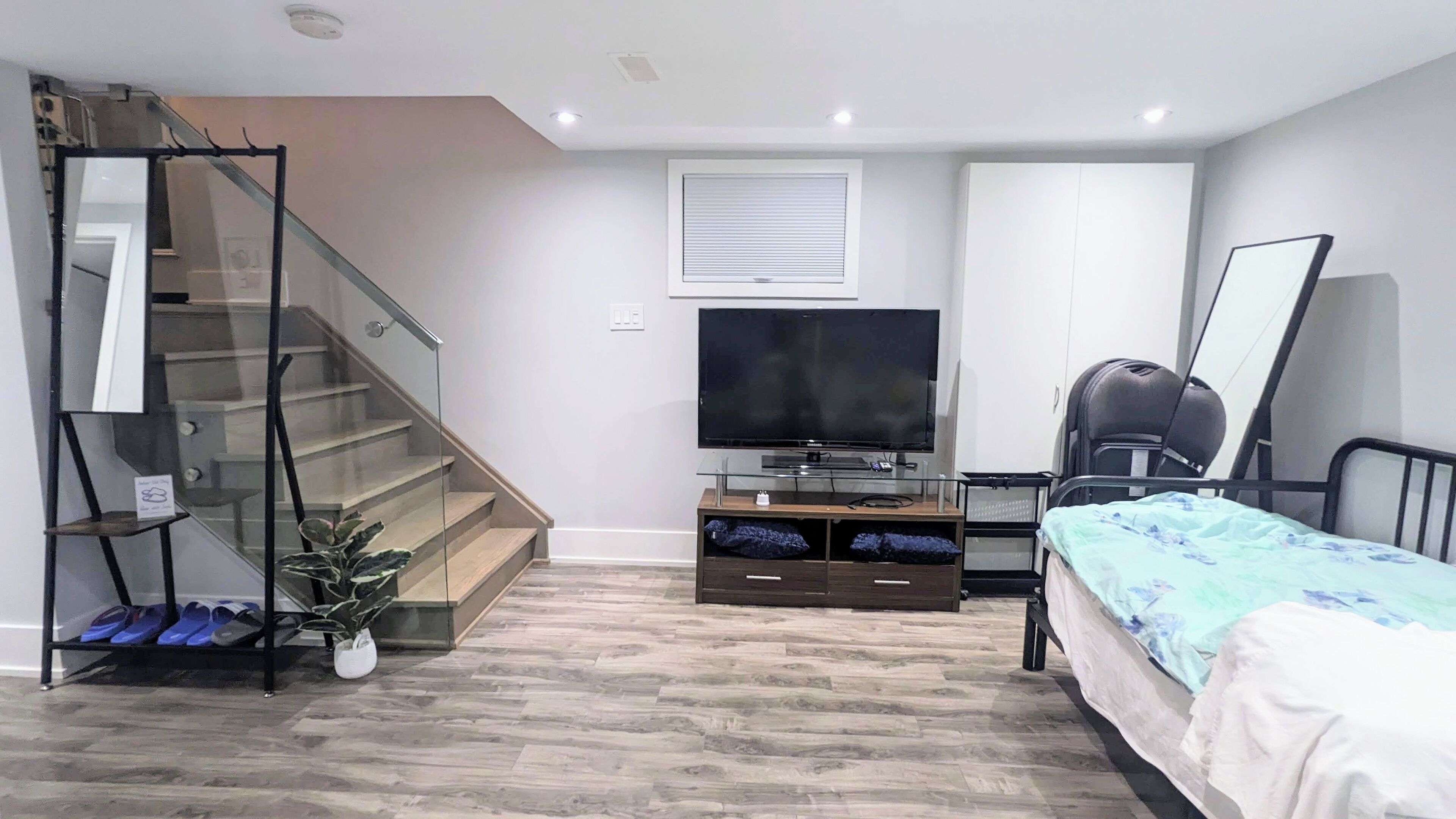 Cozy Bsmt Apartment W/ Parking & Patio - 20mins To Downtown & Beach - Toronto