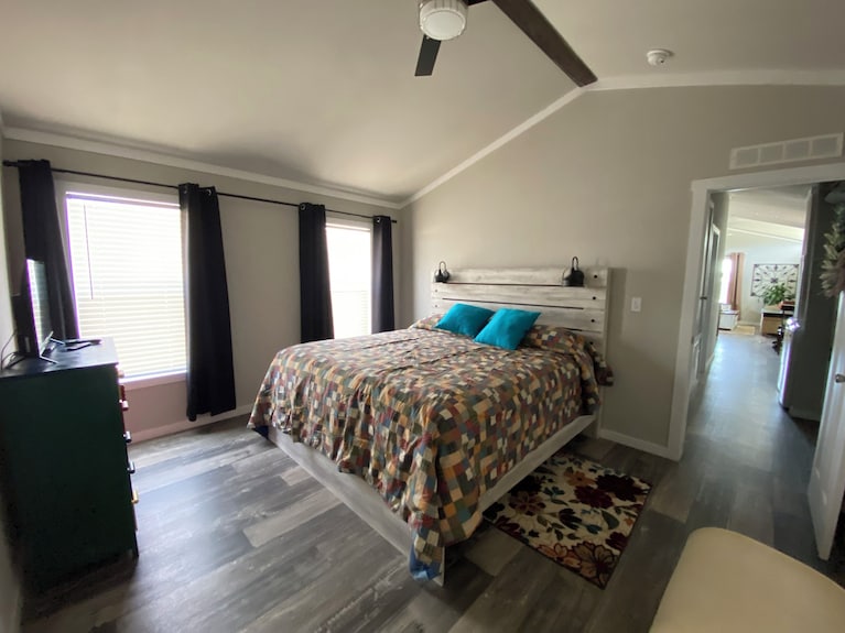 Peaceful And Quiet Place To Relax On 20 Acres Just 5 Minutes From Town - Texas