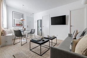 Apartamento | Área de estar | TV