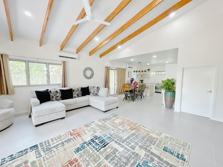 Cozy, Modern, Executive Home 5 Minutes From Apia Town Area - Kiribati