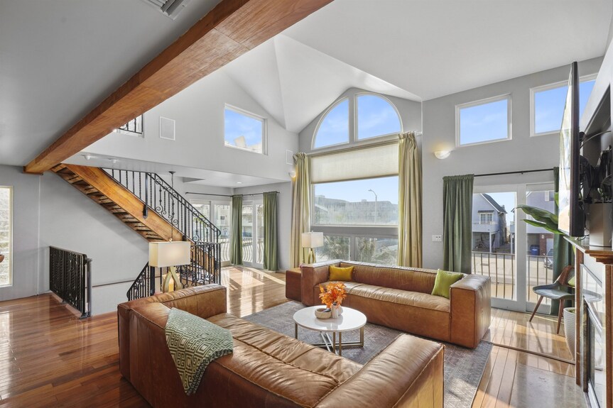 Sun-kissed Beach Mansion-roofdeck - Oxnard Shores Beach