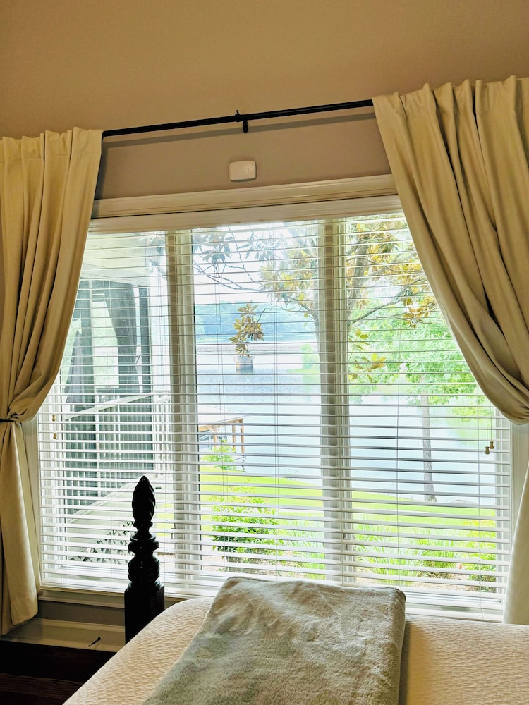 Lakefront Condo On Lake Tuscaloosa. Perfect For Summer Fun And Football Weekends - Tuscaloosa, AL