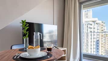 Duplex executivo | Área de estar | Smart TV 32 polegadas com canais digitais