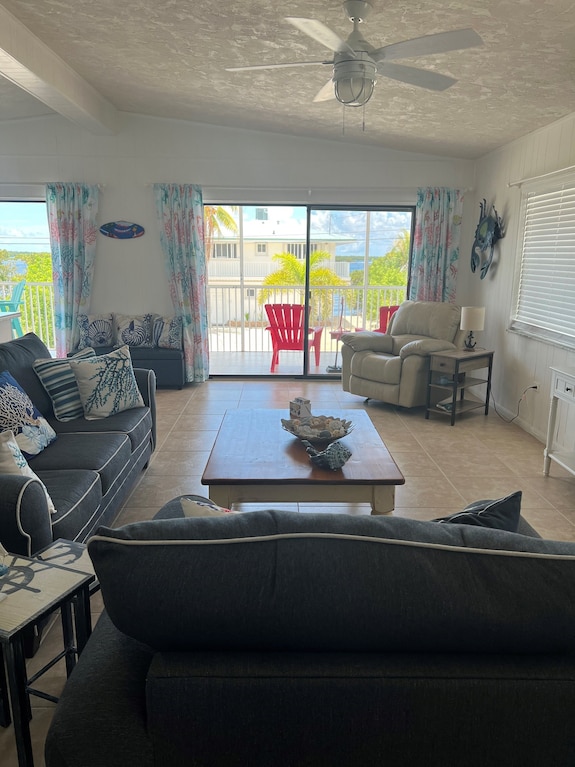 Key Largo, Paradise! Single Family Second Floor Home With Gorgeous Views. - Key Largo