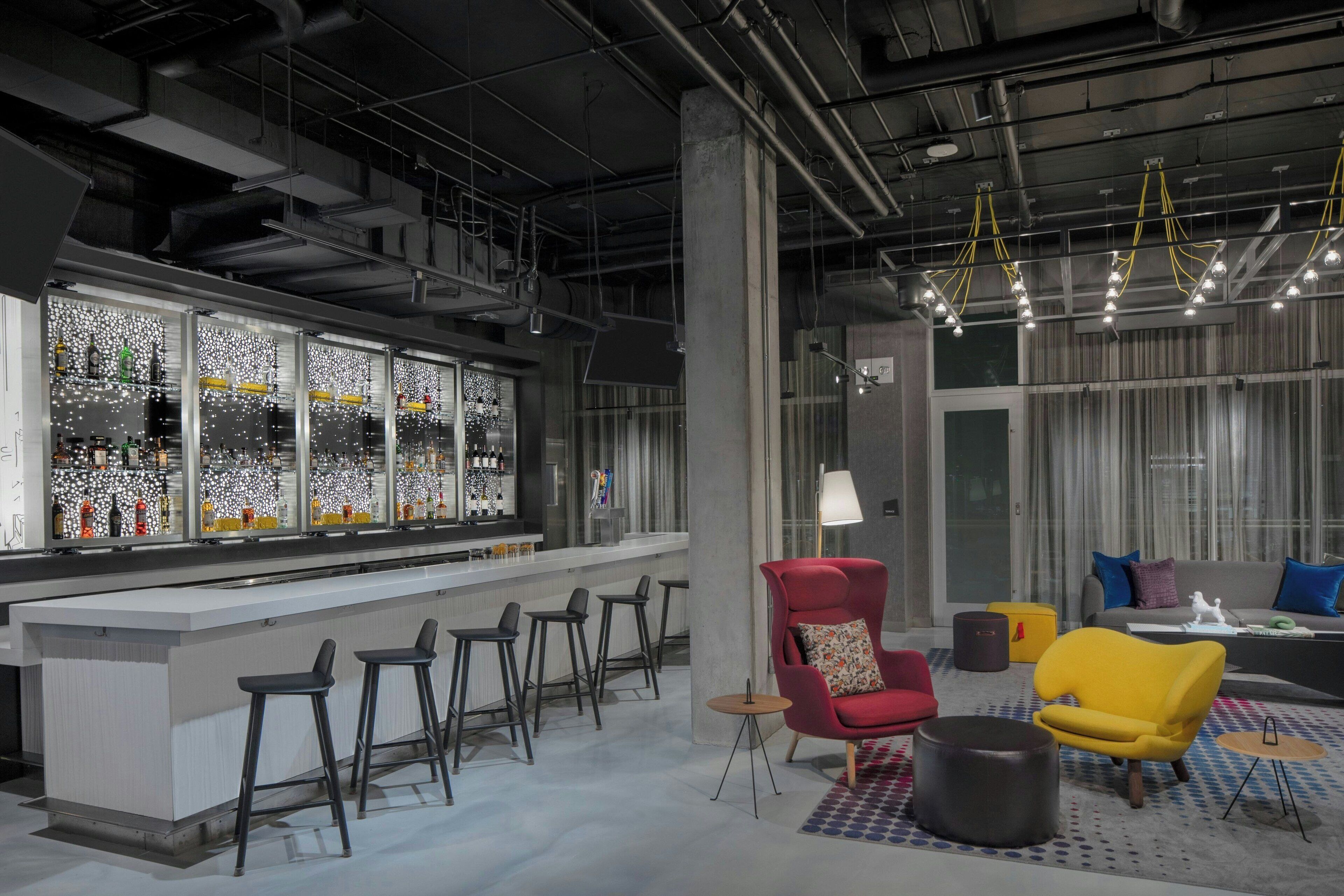 2 bares/lounges