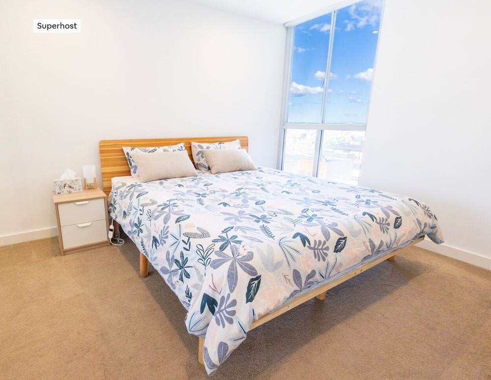 Luxury Apartment City View One Bedroom - Superhost - Burwood