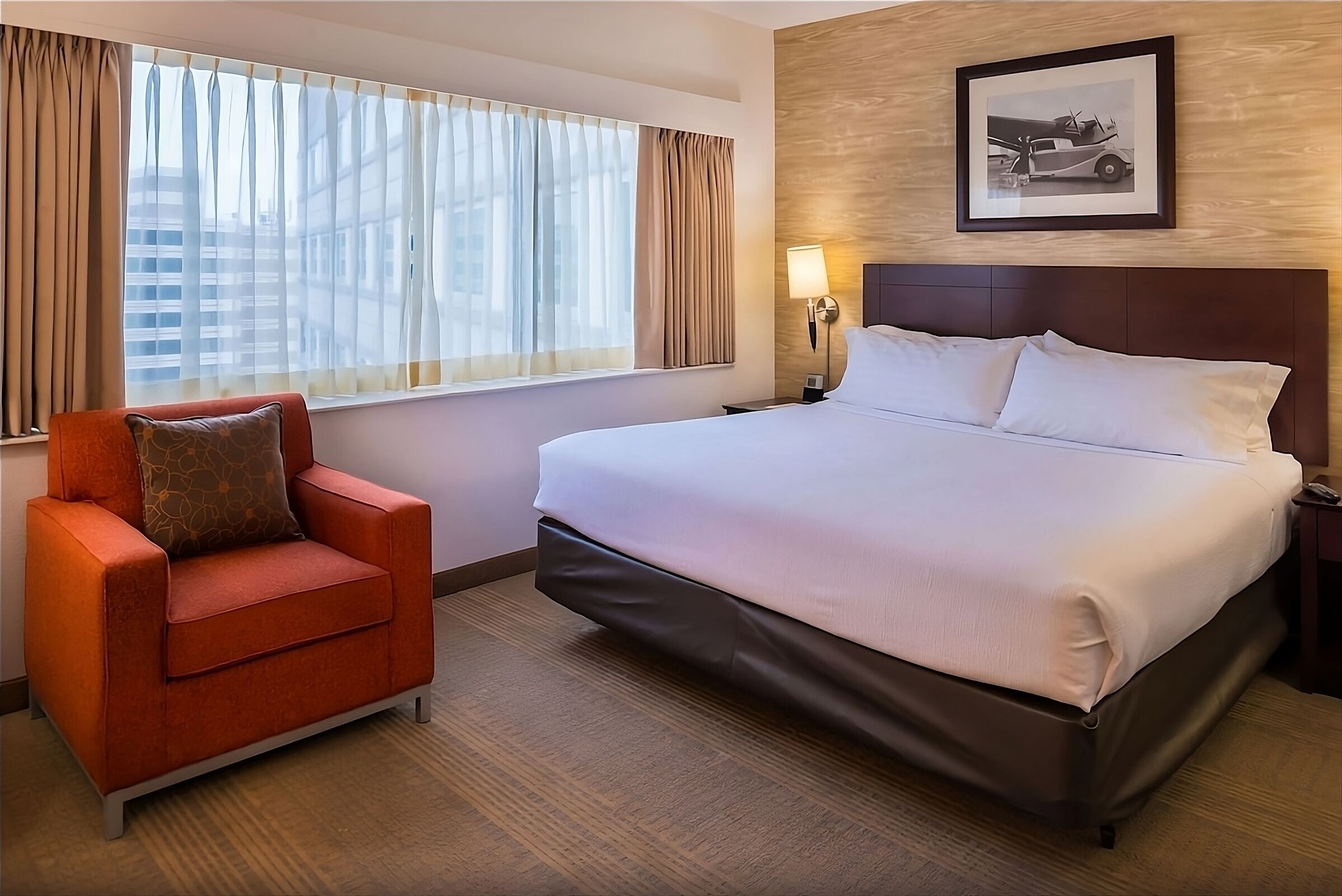 Always A Great Idea To Unwind! With Onsite Parking, Pets Allowed! - Chicago, IL