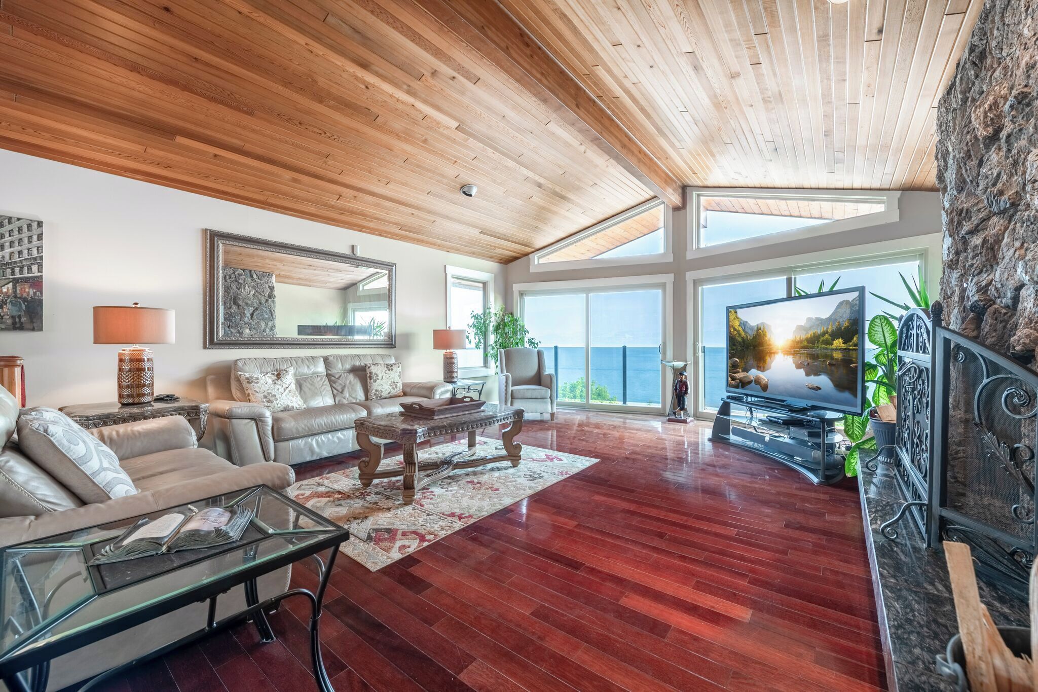 New Listing Panoramic Lake/mountain View, 4br, 2bth, Heated 20'x40' Private Pool - Kelowna