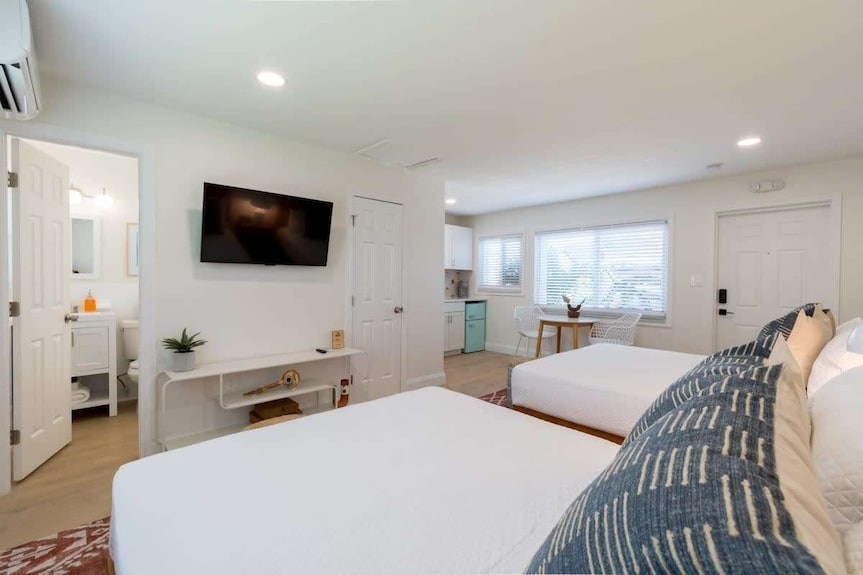 The Juni - Studio Steps To Beach, Downtown Cocoa - ココアビーチ, FL